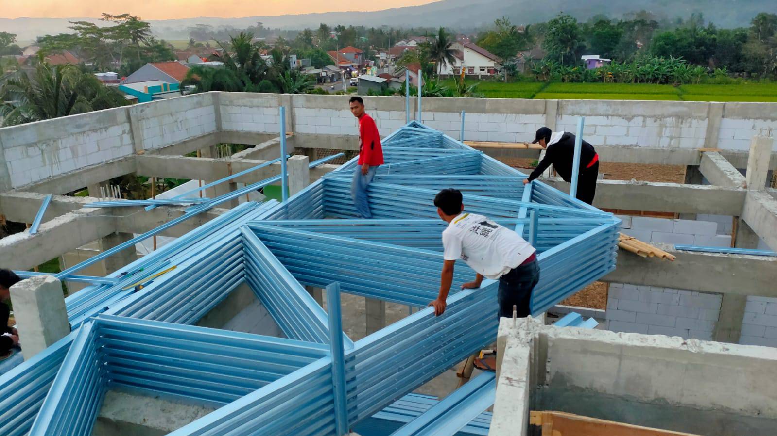 Pemasangan Rangka Atap Baja Ringan: Ahli Konstruksi Berkualitas Tinggi ...